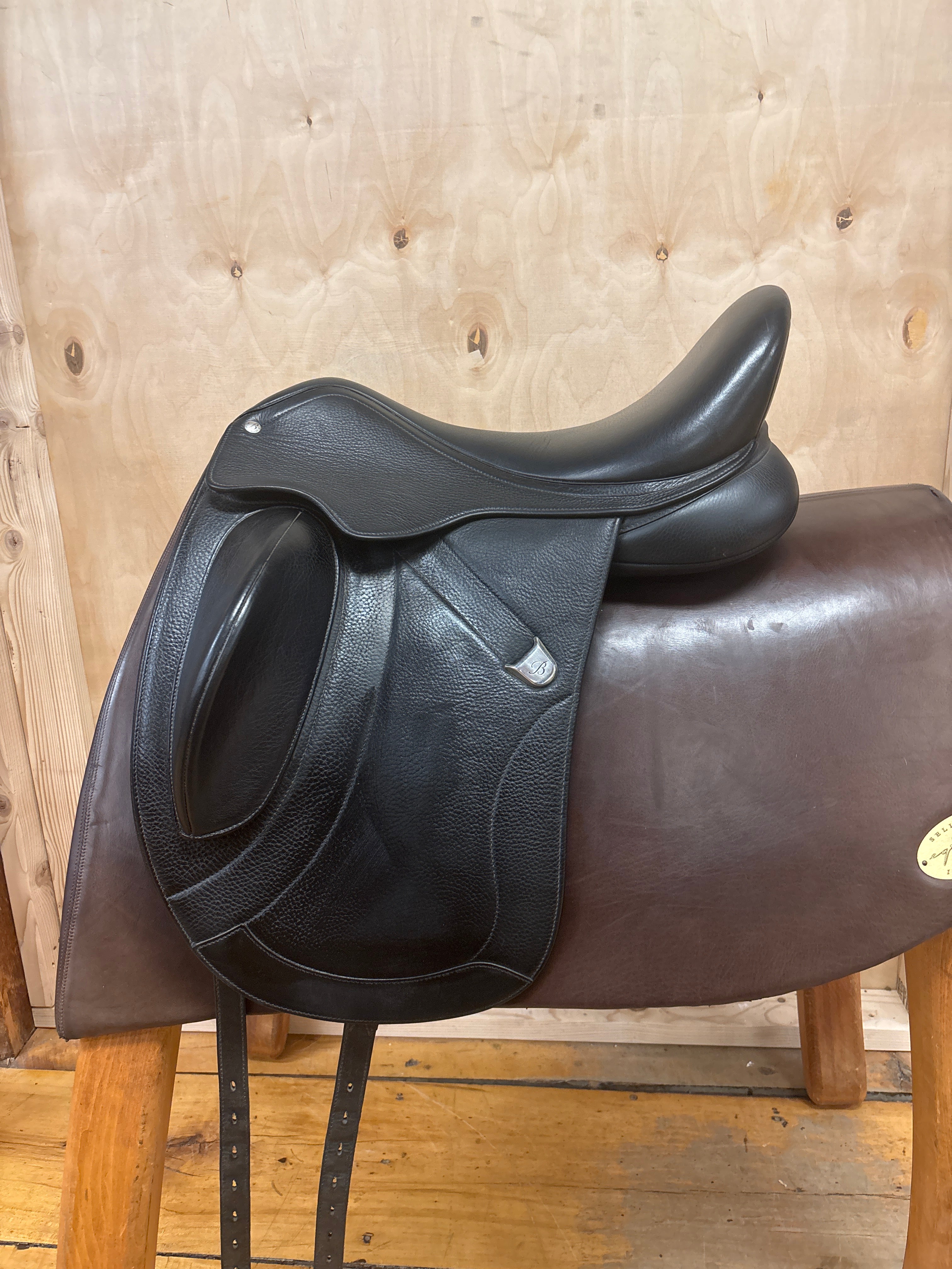 Bates Innova Dressage Saddle-Black-17.5”-Adjustable – The Tack Attic